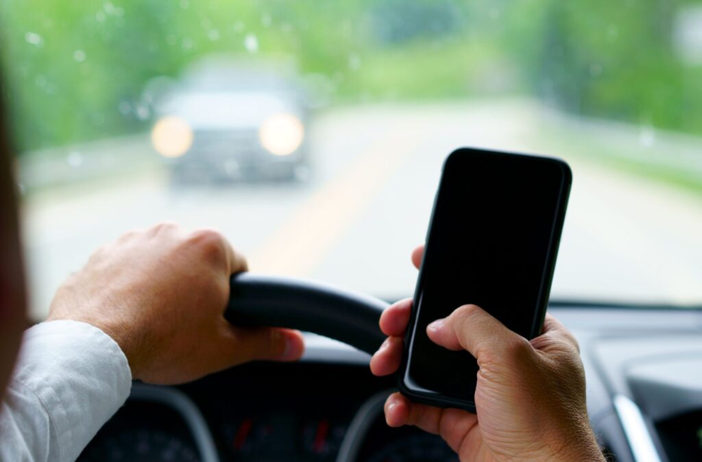 Understanding California's Vehicle Code 23123: Distracted Driving Laws